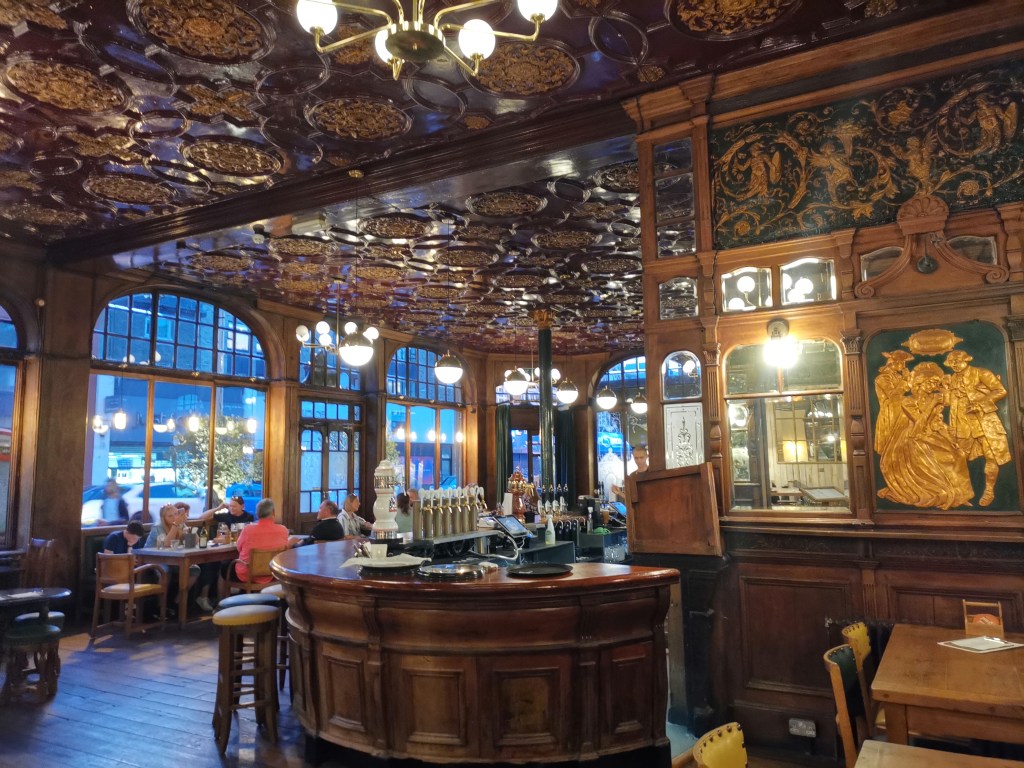 The Black Lion, Kilburn, London 🏴󠁧󠁢󠁥󠁮󠁧󠁿 The European Bar Guide